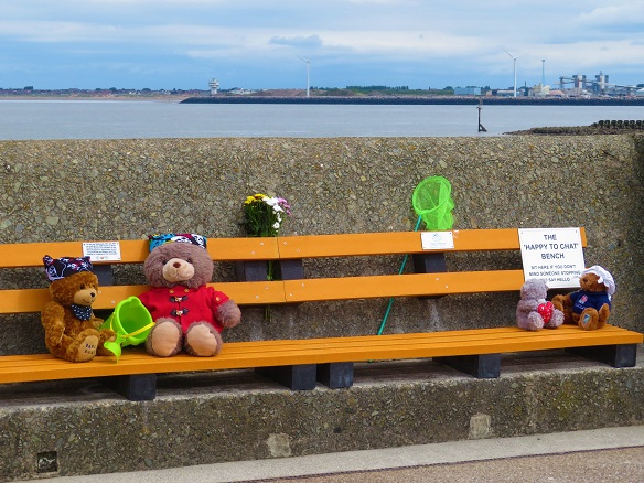 LVL VISITS "HAPPY TO CHAT" BENCHES IN NEW BRIGHTON!