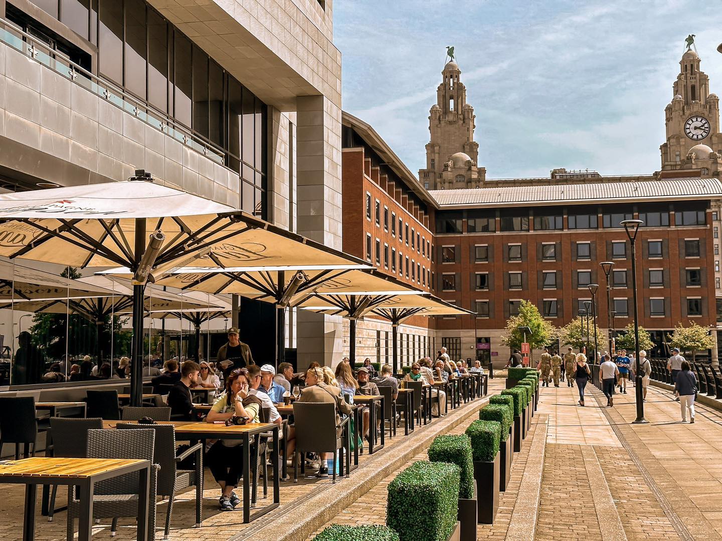 THE HIDDEN GEM OFFERING DOCKSIDE DINING AT ITS FINEST! - La Vida Liverpool