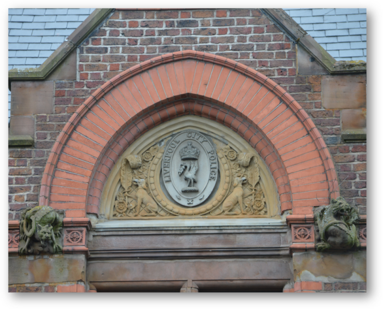 HEARN'S HISTORY: THE LOVELY LIVER BIRDS OF LIVERPOOL! - La Vida Liverpool