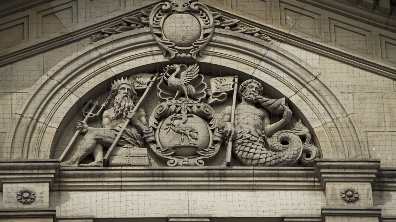 HEARN'S HISTORY: THE LOVELY LIVER BIRDS OF LIVERPOOL! - La Vida Liverpool