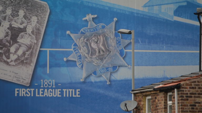 HEARN'S HISTORY: THE LIVER BIRDS OF LIVERPOOL! - La Vida Liverpool