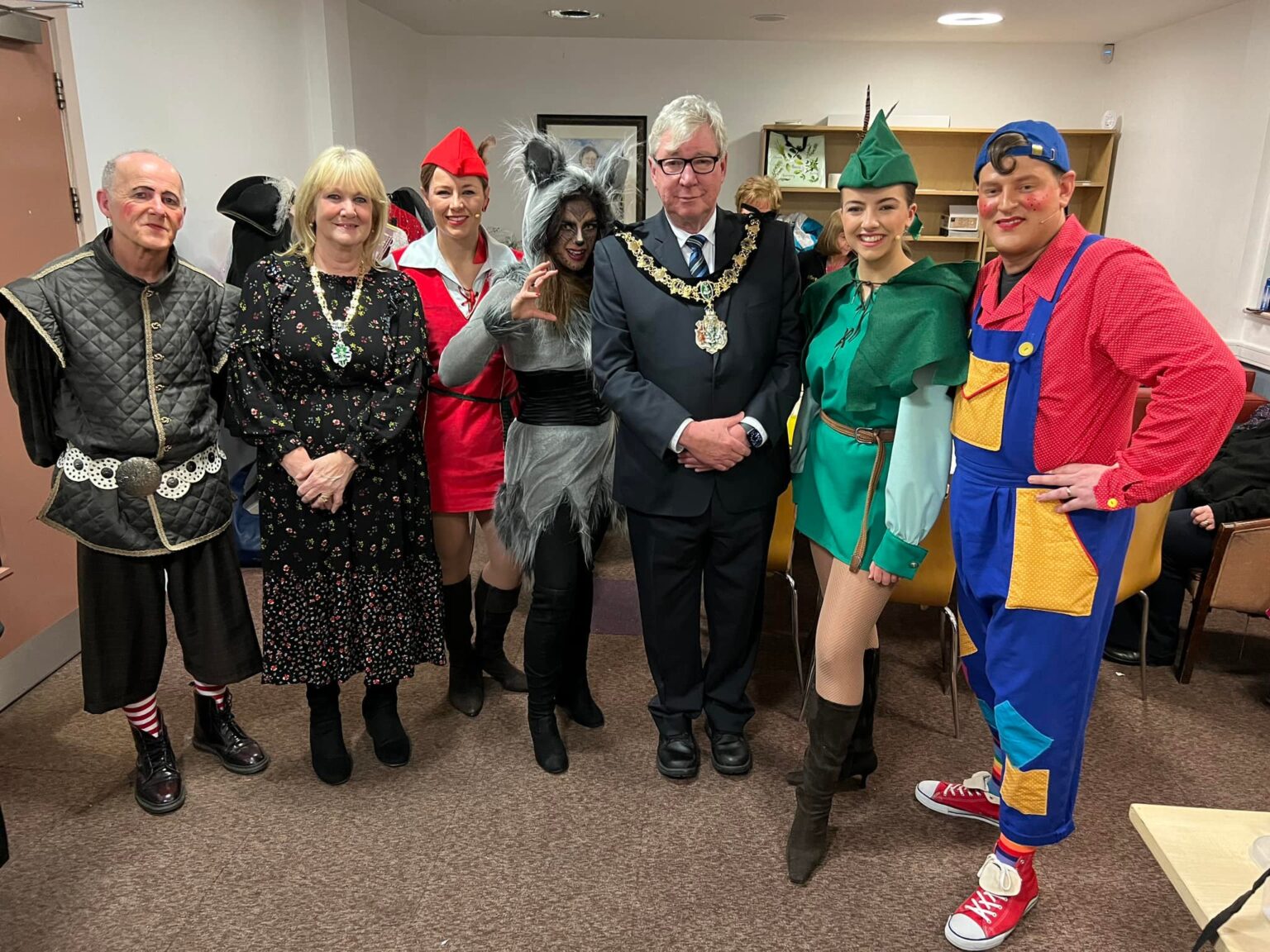 HUGE ROBIN HOOD PANTO COMING TO THE FLORAL PAVILION THIS JAN! - La Vida ...